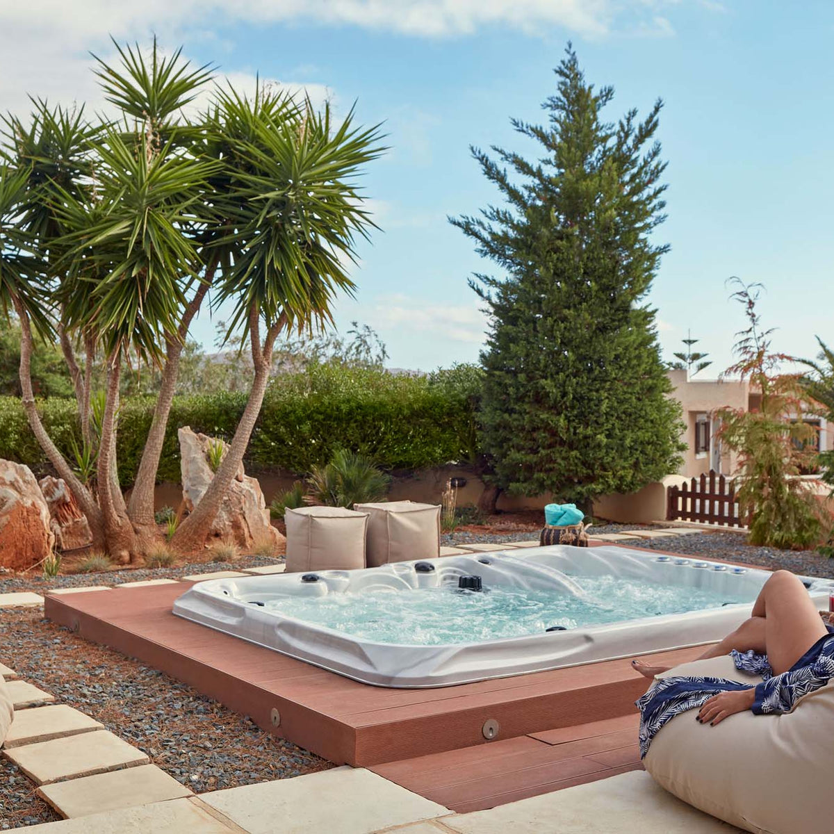 Built-In Terrace Hot Tub | Luxury Hot Tub Installation Ideas ...